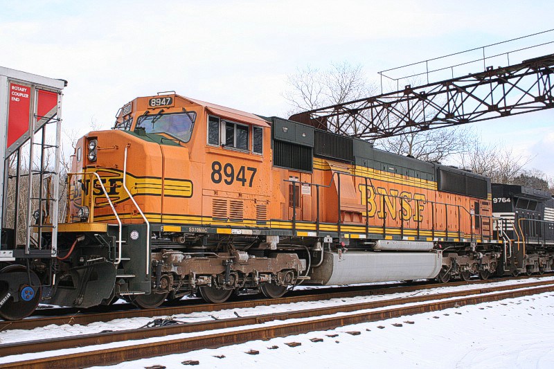 BNSF 8947